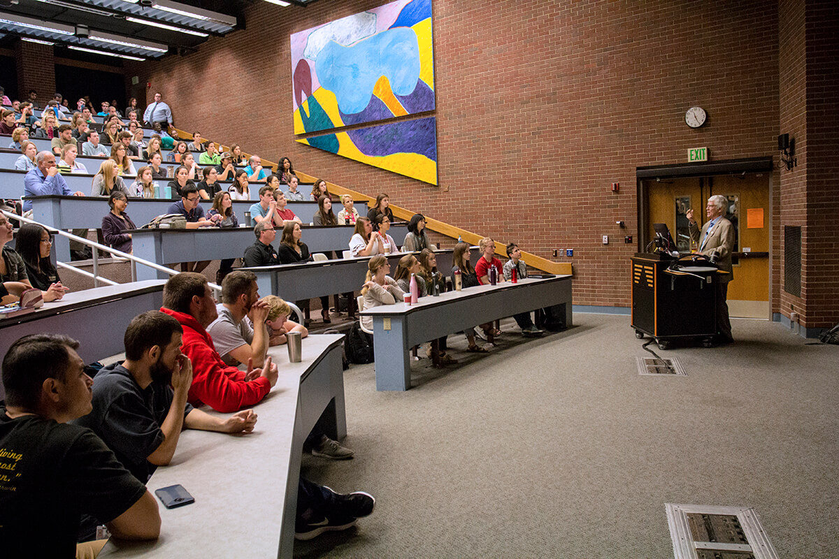 2018 Indianapolis Prize Winner Visits Lynn Hall to Address PVM Family ...