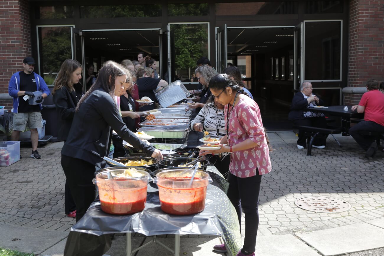 Taco ‘Bout Amazing! PVM Faculty and Staff Flock to Outdoor Appreciation ...